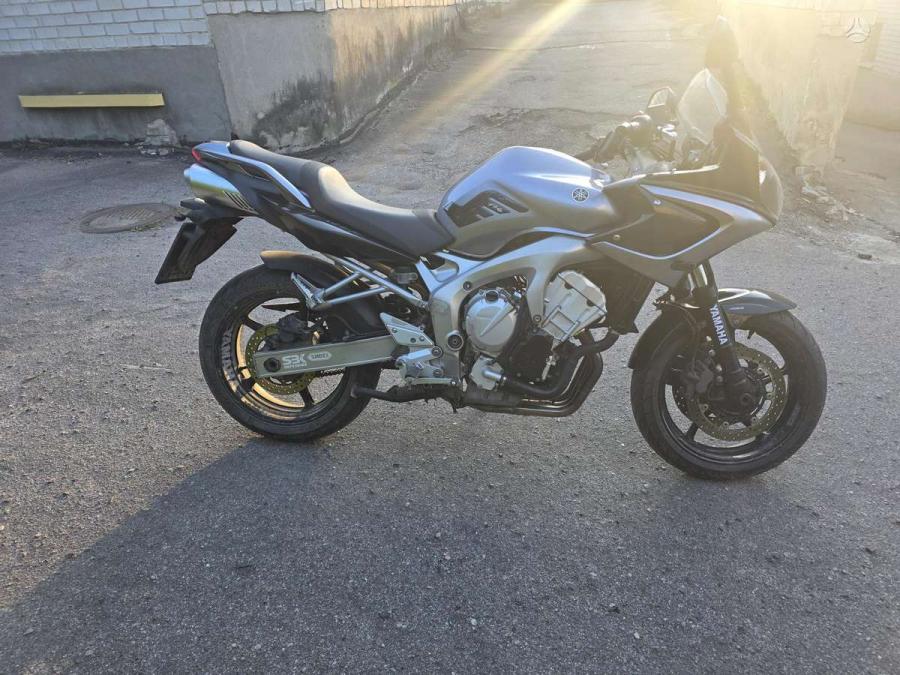 Yamaha FZ 600 2006 in Kaunas, with an engine capacity of 0.60 L and mileage of 56 thousand km for 2000 €, photo 5 on AUTOMOTO.COM.LV