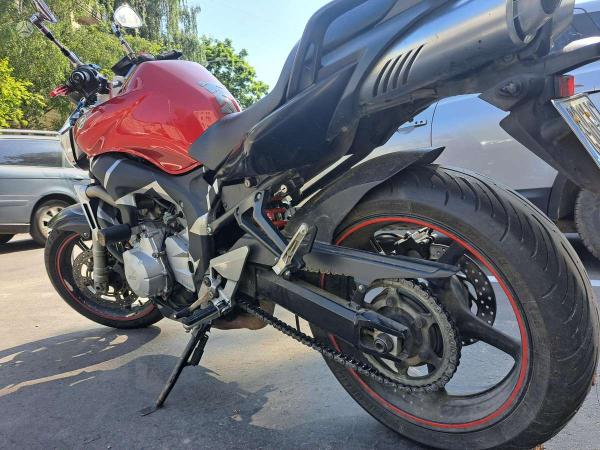 Red Yamaha FZ 600 2004 in Druskininkai, with an engine capacity of 0.60 L and mileage of 70 thousand km for 2400 €, photo 2 on AUTOMOTO.COM.LV