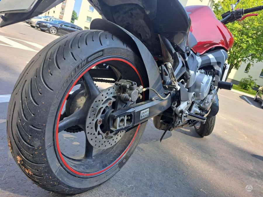 Red Yamaha FZ 600 2004 in Druskininkai, with an engine capacity of 0.60 L and mileage of 70 thousand km for 2400 €, photo 4 on AUTOMOTO.COM.LV