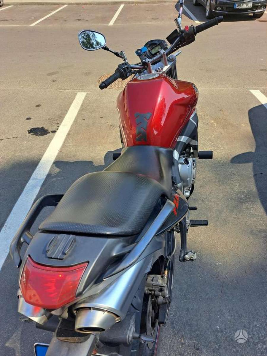 Red Yamaha FZ 600 2004 in Druskininkai, with an engine capacity of 0.60 L and mileage of 70 thousand km for 2400 €, photo 6 on AUTOMOTO.COM.LV