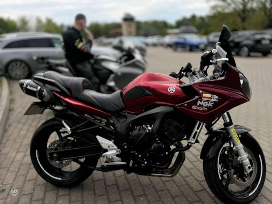 Красный Ямаха FZ 600 2006 в Вильнюс, объемом двигателя 0.60 л и пробегом 0 тыс. км за 2500 €, фото 1 на AUTOMOTO.COM.LV