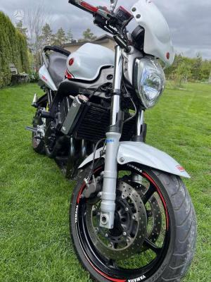 White Yamaha FZ 600 2005 in Panevezys, with an engine capacity of 0.60 L and mileage of 27 thousand km for 2750 €, photo 4 on AUTOMOTO.COM.LV