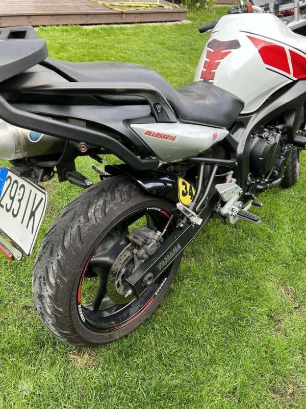 Белый Ямаха FZ 600 2005 в Паневежис, объемом двигателя 0.60 л и пробегом 27 тыс. км за 2750 €, фото 5 на AUTOMOTO.COM.LV