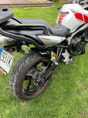 White Yamaha FZ 600 2005 in Panevezys, with an engine capacity of 0.60 L and mileage of 27 thousand km for 2750 €, photo 5 on AUTOMOTO.COM.LV