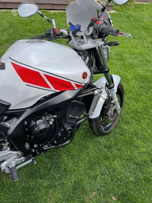 White Yamaha FZ 600 2005 in Panevezys, with an engine capacity of 0.60 L and mileage of 27 thousand km for 2750 €, photo 9 on AUTOMOTO.COM.LV