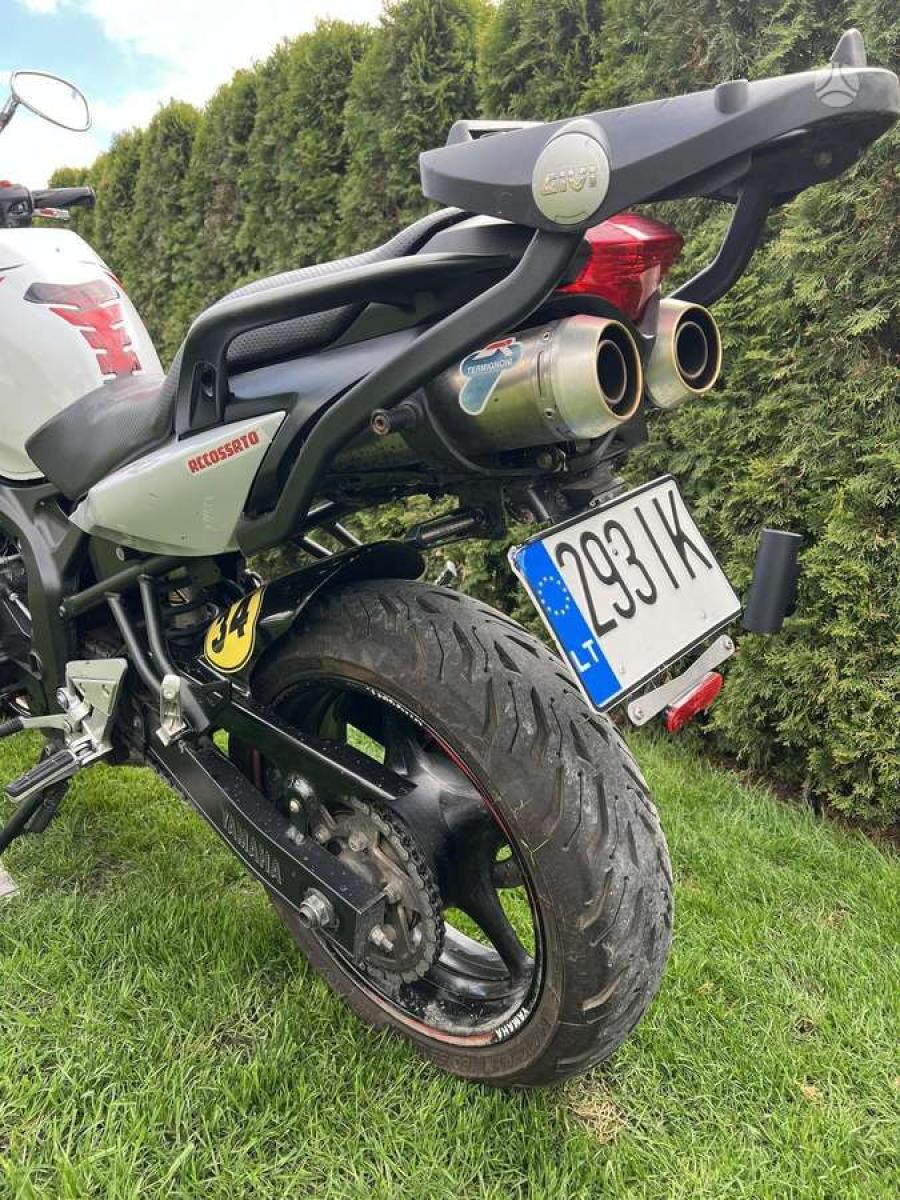 White Yamaha FZ 600 2005 in Panevezys, with an engine capacity of 0.60 L and mileage of 27 thousand km for 2750 €, photo 12 on AUTOMOTO.COM.LV