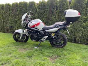 White Yamaha FZ 600 2005 in Panevezys, with an engine capacity of 0.60 L and mileage of 27 thousand km for 2750 €, photo 16 on AUTOMOTO.COM.LV