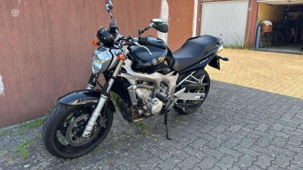 Черный Ямаха FZ 6N 2004 в Клайпеда, объемом двигателя 0.60 л и пробегом 19 тыс. км за 2800 €, фото 1 на AUTOMOTO.COM.LV