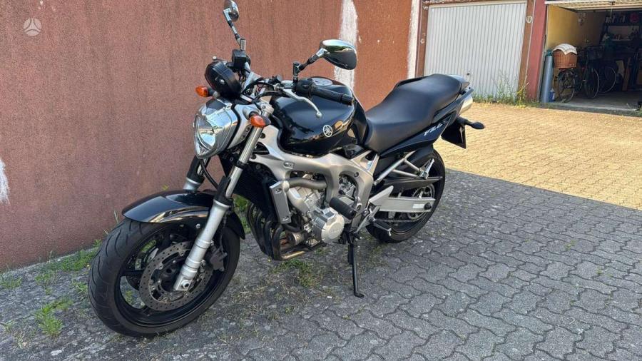Черный Ямаха FZ 6N 2004 в Клайпеда, объемом двигателя 0.60 л и пробегом 19 тыс. км за 2800 €, фото 1 на AUTOMOTO.COM.LV