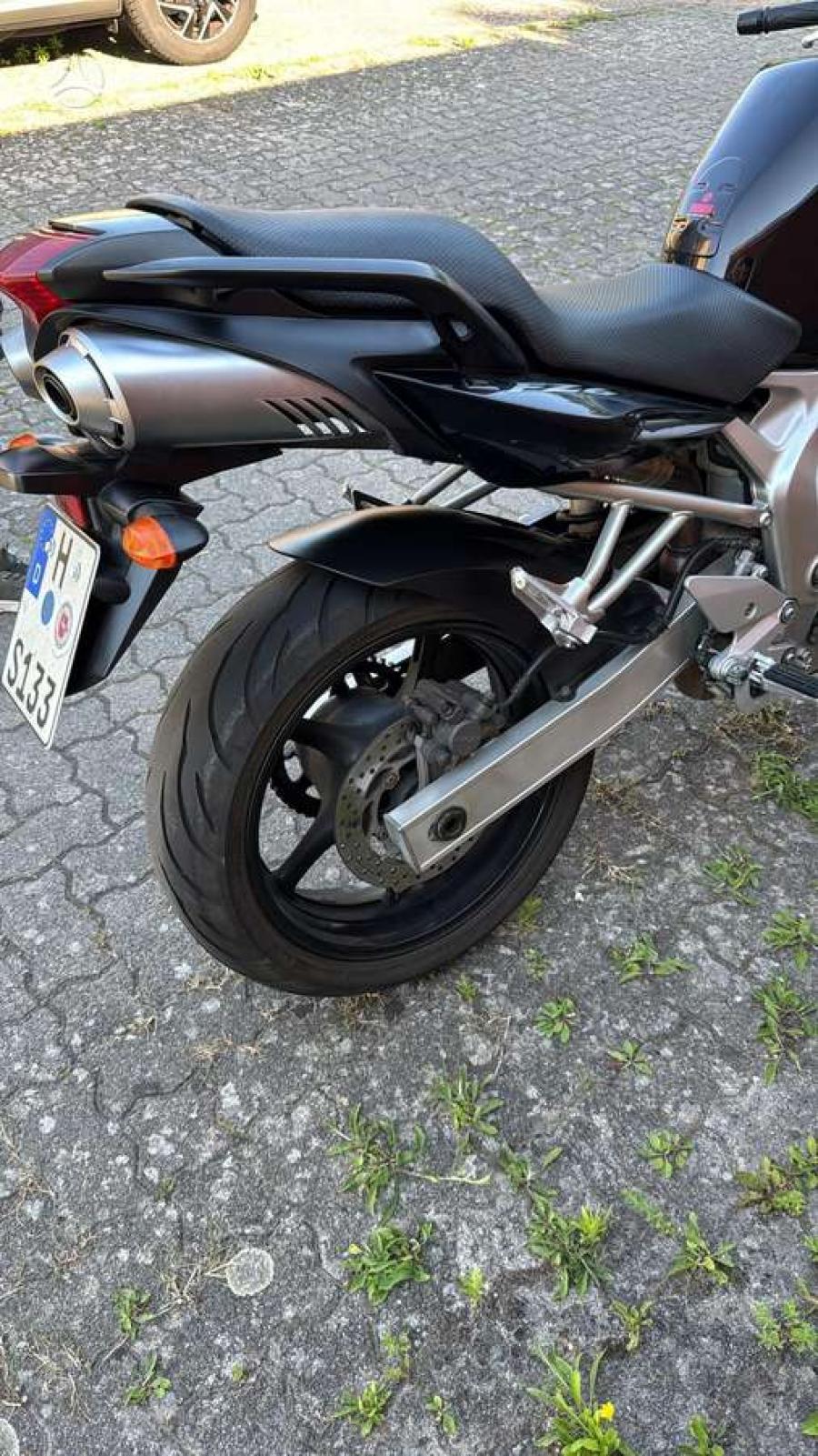 Черный Ямаха FZ 6N 2004 в Клайпеда, объемом двигателя 0.60 л и пробегом 19 тыс. км за 2800 €, фото 12 на AUTOMOTO.COM.LV