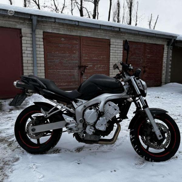 Black Yamaha FZ 6N 2006 in Kaunas, with an engine capacity of 0.60 L and mileage of 41 thousand km for 2999 €, photo 3 on AUTOMOTO.COM.LV