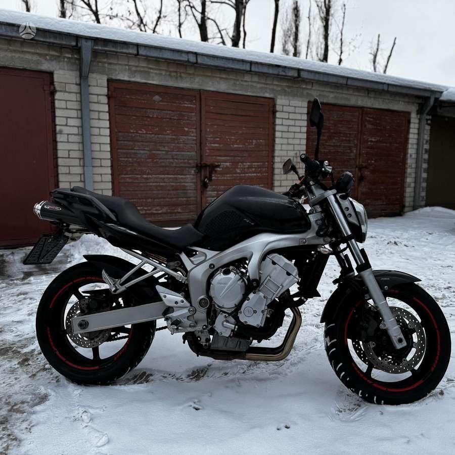 Black Yamaha FZ 6N 2006 in Kaunas, with an engine capacity of 0.60 L and mileage of 41 thousand km for 2999 €, photo 3 on AUTOMOTO.COM.LV