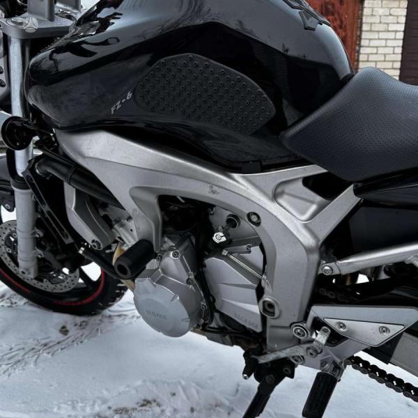 Black Yamaha FZ 6N 2006 in Kaunas, with an engine capacity of 0.60 L and mileage of 41 thousand km for 2999 €, photo 10 on AUTOMOTO.COM.LV
