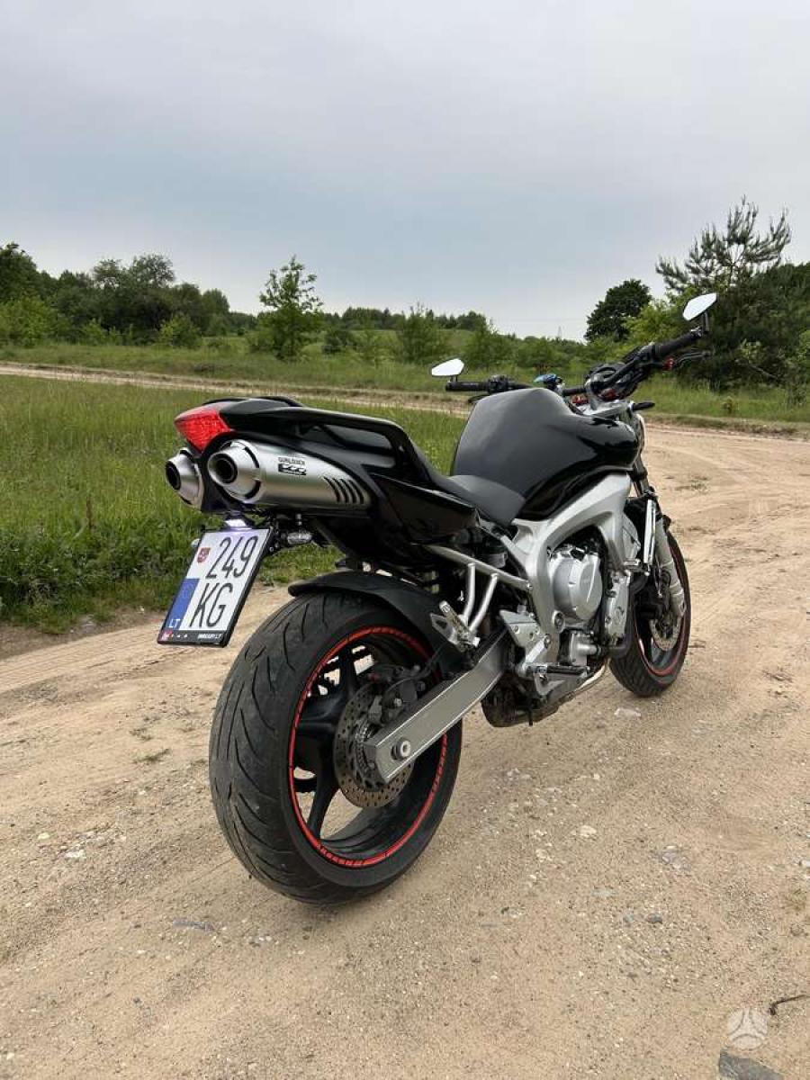 Black Yamaha FZ 6N 2007 in Alytus, with an engine capacity of 0.60 L and mileage of 36 thousand km for 3000 €, photo 3 on AUTOMOTO.COM.LV