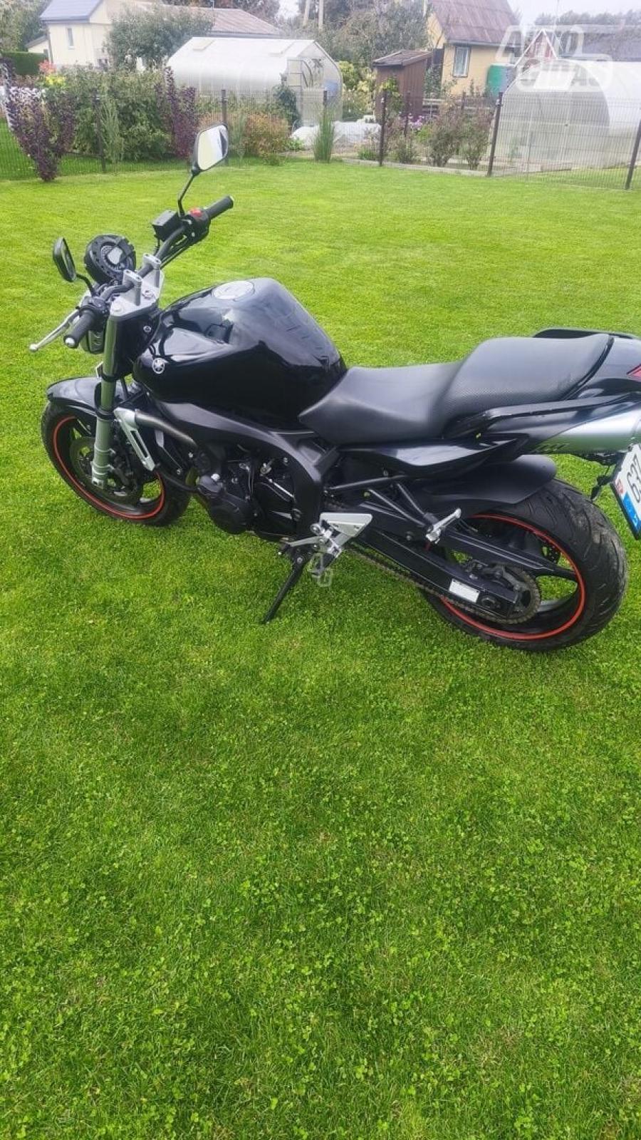 Melns Yamaha FZ 6N 2007 Marijampole, ar dzinēja tilpumu 0.60 L un nobraukumu 0 tūkst. km par 2700 €, foto 6 vietnē AUTOMOTO.COM.LV