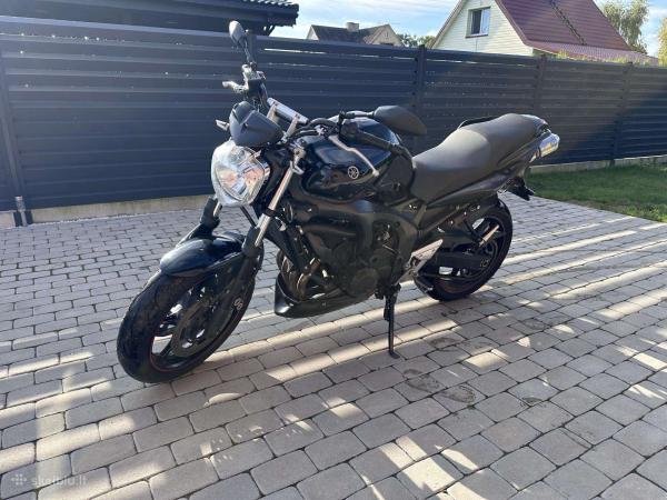 Yamaha FZ 6N 2009 Kretinga vietnē Melns Yamaha FZ 6N 2009 Kretinga, ar dzinēja tilpumu 0.60 L un nobraukumu 53 tūkst. km par 3000 €, foto 4 vietnē AUTOMOTO.COM.LV