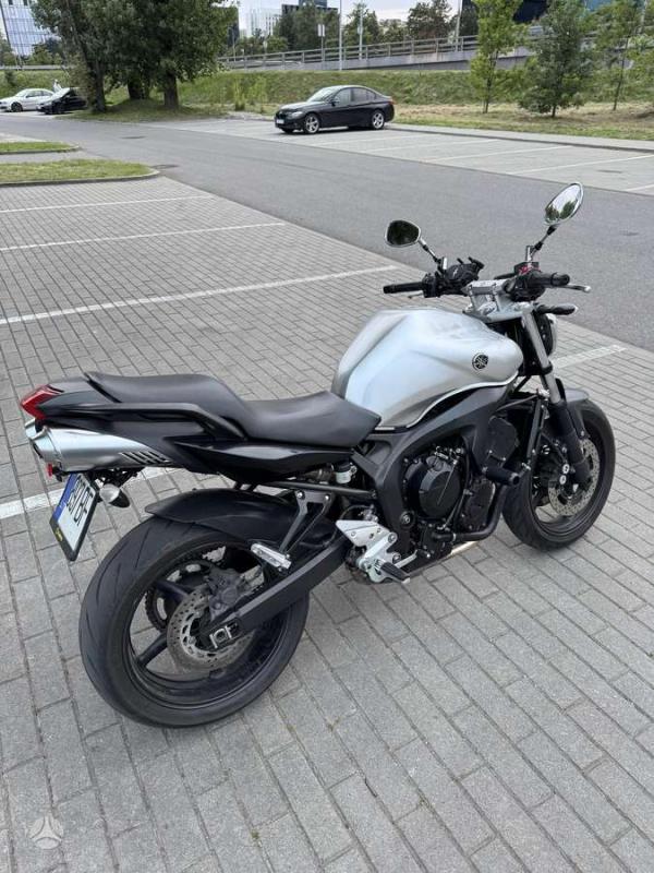 Pelēks Yamaha FZ 6N 2009 Viļņa, ar dzinēja tilpumu 0.60 L un nobraukumu 55 tūkst. km par 2500 €, foto 1 vietnē AUTOMOTO.COM.LV