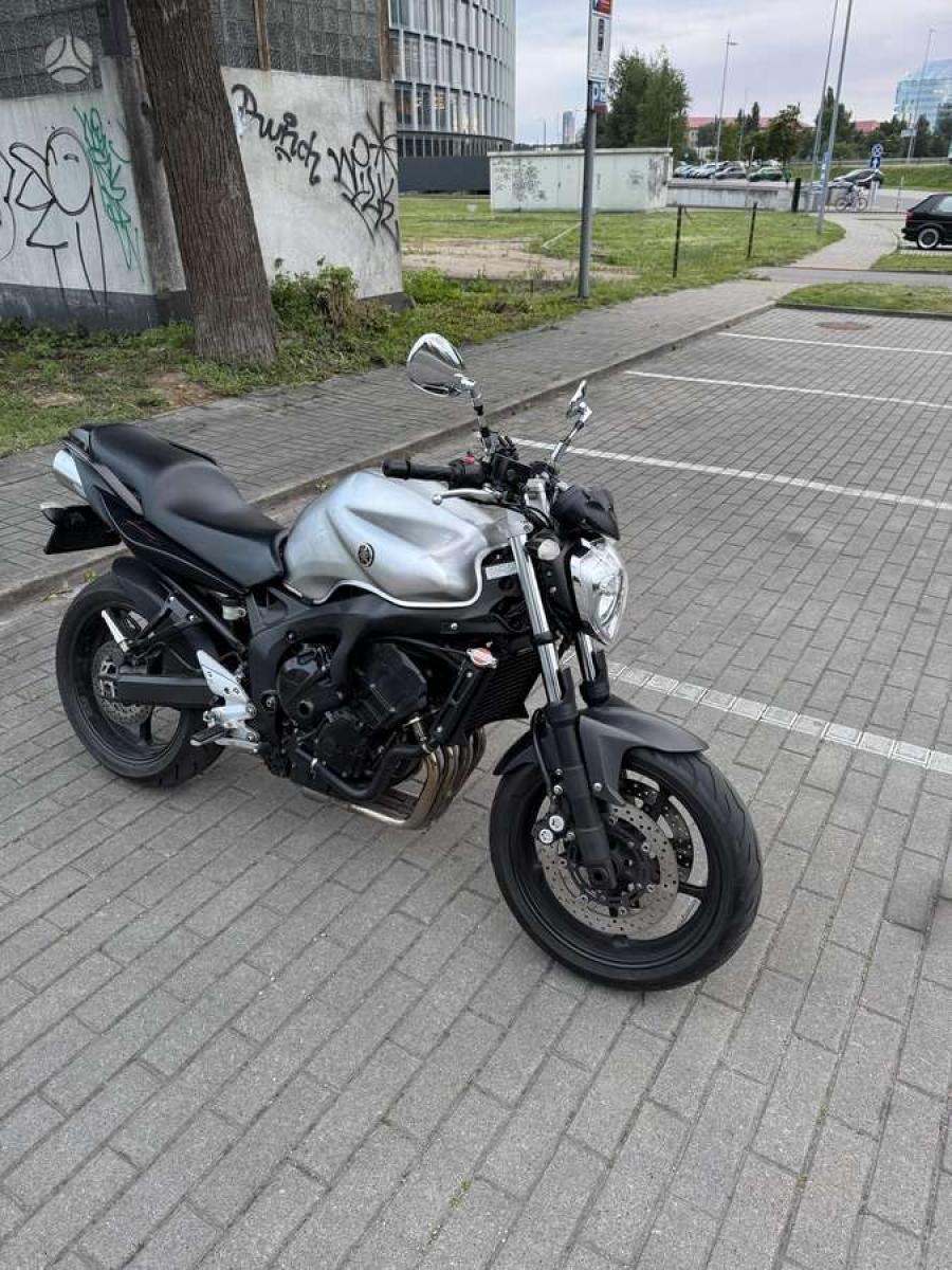 Pelēks Yamaha FZ 6N 2009 Viļņa, ar dzinēja tilpumu 0.60 L un nobraukumu 55 tūkst. km par 2500 €, foto 3 vietnē AUTOMOTO.COM.LV