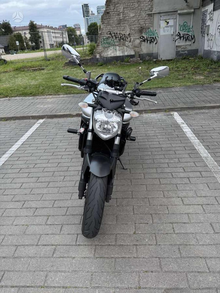 Pelēks Yamaha FZ 6N 2009 Viļņa, ar dzinēja tilpumu 0.60 L un nobraukumu 55 tūkst. km par 2500 €, foto 4 vietnē AUTOMOTO.COM.LV