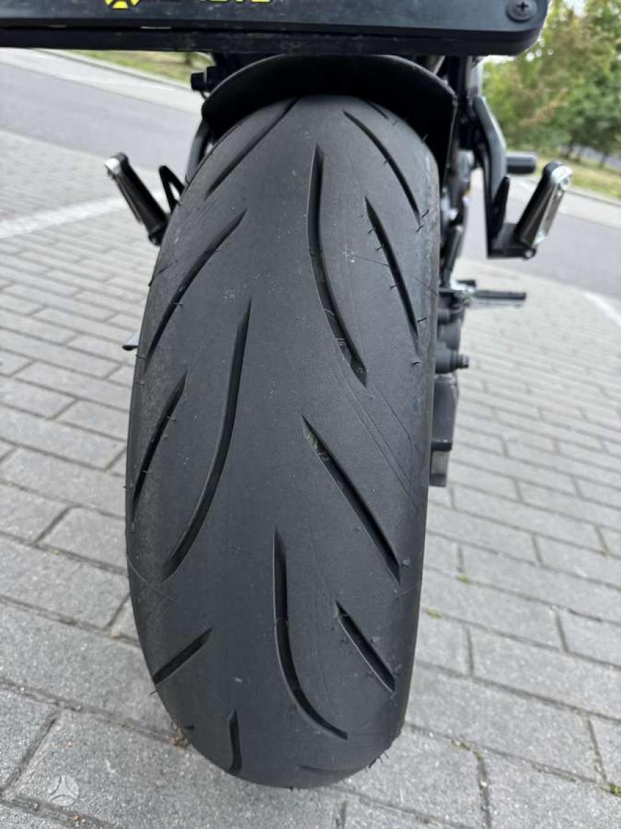 Pelēks Yamaha FZ 6N 2009 Viļņa, ar dzinēja tilpumu 0.60 L un nobraukumu 55 tūkst. km par 2500 €, foto 5 vietnē AUTOMOTO.COM.LV