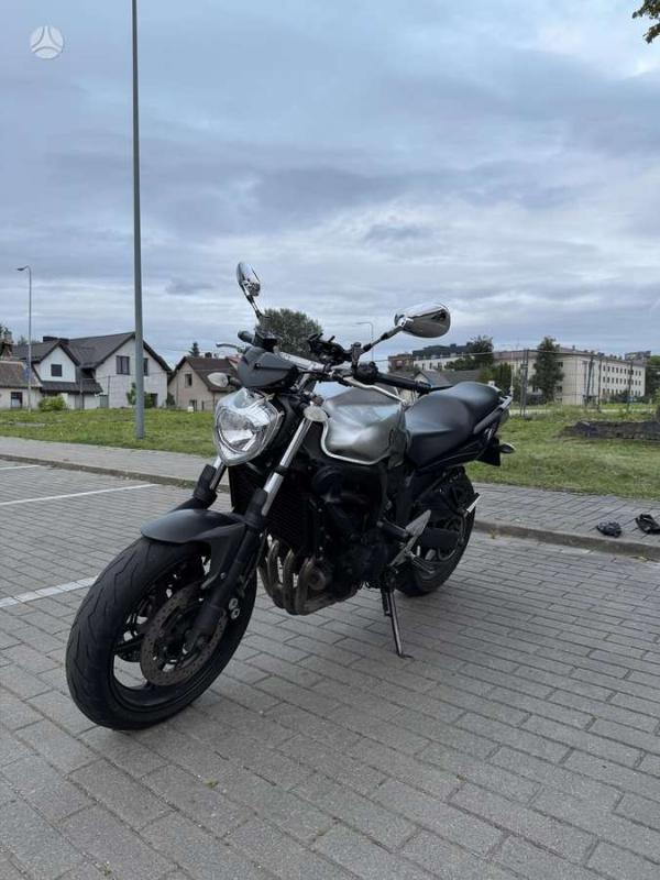 Pelēks Yamaha FZ 6N 2009 Viļņa, ar dzinēja tilpumu 0.60 L un nobraukumu 55 tūkst. km par 2500 €, foto 6 vietnē AUTOMOTO.COM.LV