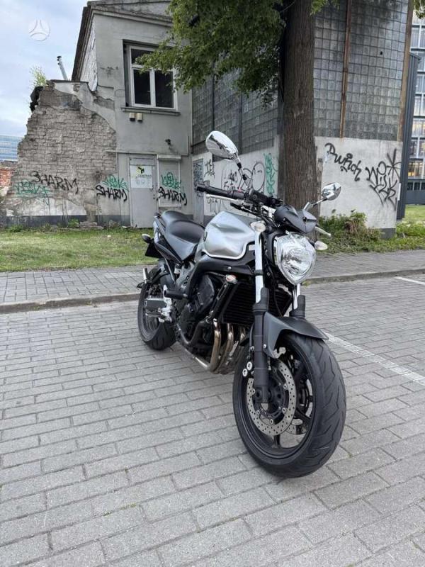 Pelēks Yamaha FZ 6N 2009 Viļņa, ar dzinēja tilpumu 0.60 L un nobraukumu 55 tūkst. km par 2500 €, foto 7 vietnē AUTOMOTO.COM.LV