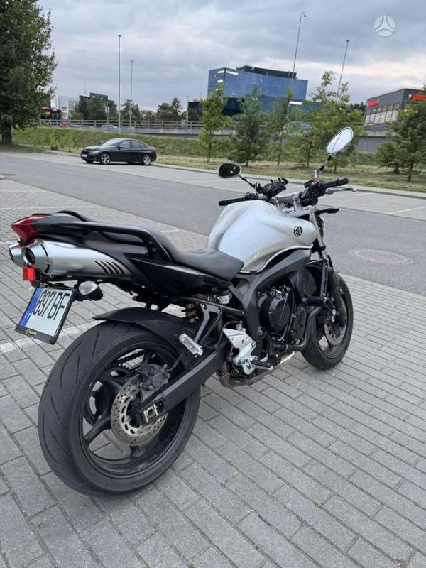 Pelēks Yamaha FZ 6N 2009 Viļņa, ar dzinēja tilpumu 0.60 L un nobraukumu 55 tūkst. km par 2500 €, foto 9 vietnē AUTOMOTO.COM.LV