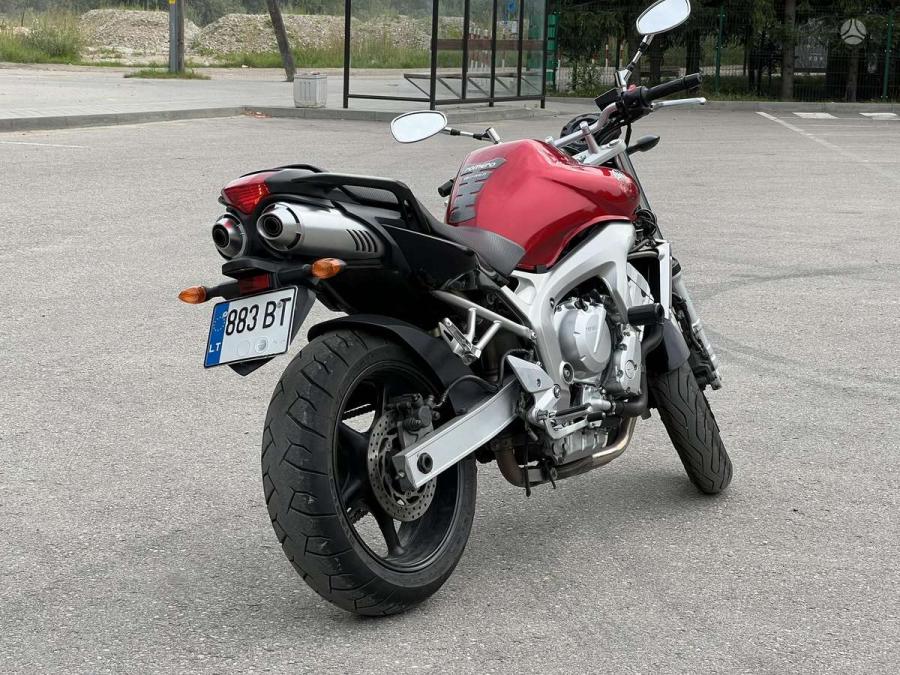 Sarkans Yamaha FZ 6N 2006 Viļņa, ar dzinēja tilpumu 0.60 L un nobraukumu 29 tūkst. km par 2499 €, foto 3 vietnē AUTOMOTO.COM.LV