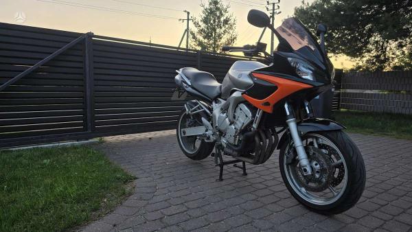 Melns Yamaha FZ 6S 2004 Jurbarkas, ar dzinēja tilpumu 0.60 L un nobraukumu 34 tūkst. km par 2350 €, foto 2 vietnē AUTOMOTO.COM.LV