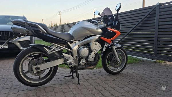Melns Yamaha FZ 6S 2004 Jurbarkas, ar dzinēja tilpumu 0.60 L un nobraukumu 34 tūkst. km par 2350 €, foto 5 vietnē AUTOMOTO.COM.LV