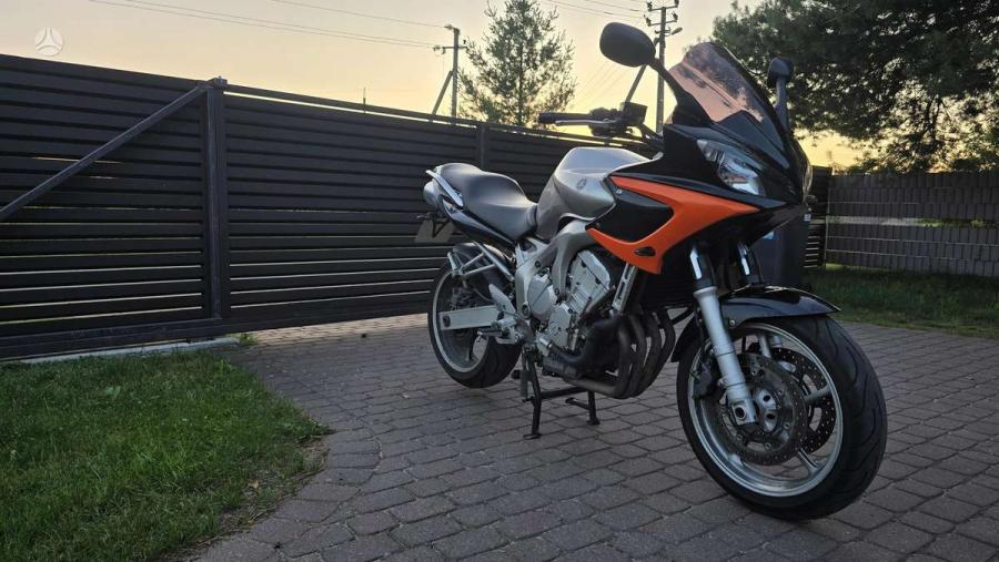 Черный Ямаха FZ 6S 2004 в Юрбаркас, объемом двигателя 0.60 л и пробегом 34 тыс. км за 2350 €, фото 3 на AUTOMOTO.COM.LV