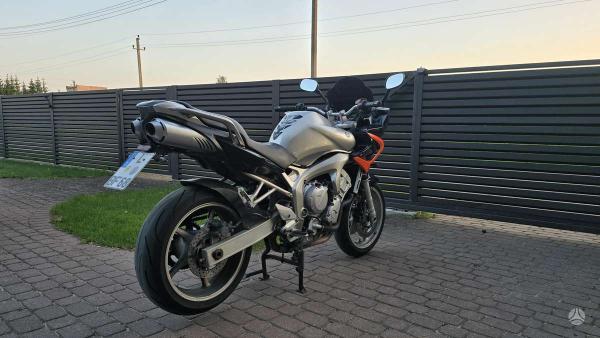 Черный Ямаха FZ 6S 2004 в Юрбаркас, объемом двигателя 0.60 л и пробегом 34 тыс. км за 2350 €, фото 4 на AUTOMOTO.COM.LV