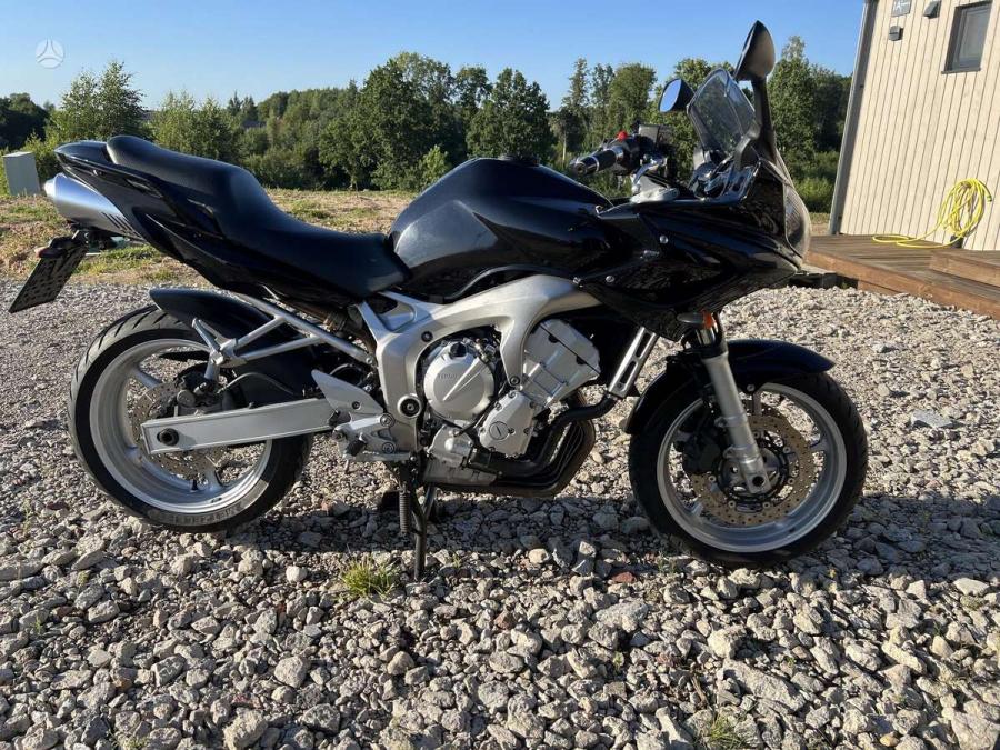 Black Yamaha FZ 6S 2004 in Vilnius, with an engine capacity of 0.60 L and mileage of 60 thousand km for 2400 €, photo 1 on AUTOMOTO.COM.LV