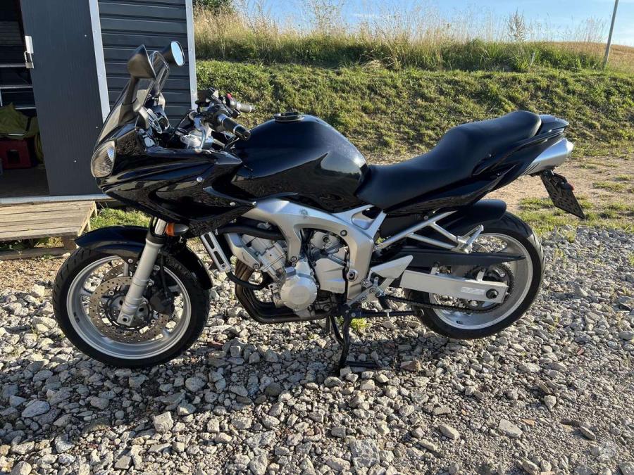 Black Yamaha FZ 6S 2004 in Vilnius, with an engine capacity of 0.60 L and mileage of 60 thousand km for 2400 €, photo 3 on AUTOMOTO.COM.LV