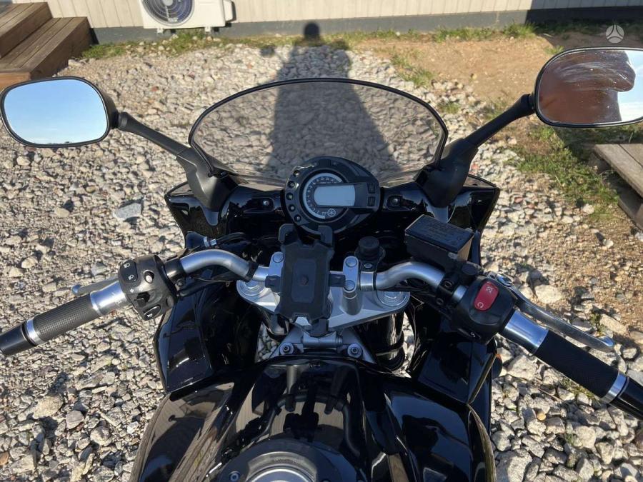 Black Yamaha FZ 6S 2004 in Vilnius, with an engine capacity of 0.60 L and mileage of 60 thousand km for 2400 €, photo 6 on AUTOMOTO.COM.LV
