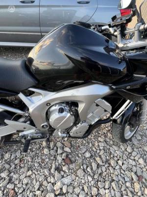 Black Yamaha FZ 6S 2004 in Vilnius, with an engine capacity of 0.60 L and mileage of 60 thousand km for 2400 €, photo 7 on AUTOMOTO.COM.LV