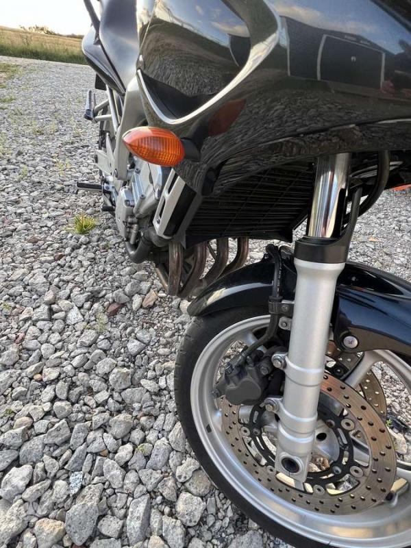Черный Ямаха FZ 6S 2004 в Вильнюс, объемом двигателя 0.60 л и пробегом 60 тыс. км за 2400 €, фото 8 на AUTOMOTO.COM.LV