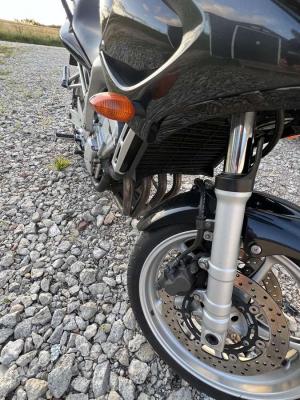 Black Yamaha FZ 6S 2004 in Vilnius, with an engine capacity of 0.60 L and mileage of 60 thousand km for 2400 €, photo 9 on AUTOMOTO.COM.LV