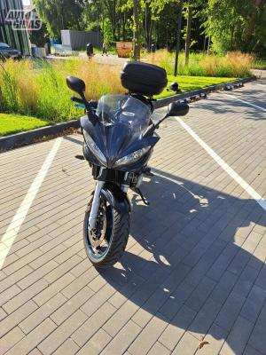 Black Yamaha FZ 6S 2005 in Kaunas, with an engine capacity of 0.60 L and mileage of 49 thousand km for 2650 €, photo 4 on AUTOMOTO.COM.LV