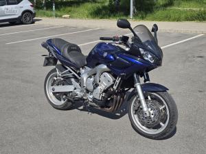 Zils Yamaha FZ 6S 2005 Šauļi, ar dzinēja tilpumu 0.60 L un nobraukumu 36 tūkst. km par 1750 €, foto  vietnē AUTOMOTO.COM.LV