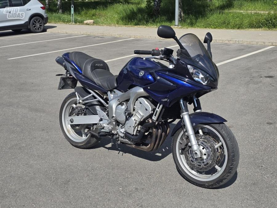 Zils Yamaha FZ 6S 2005 Šauļi, ar dzinēja tilpumu 0.60 L un nobraukumu 36 tūkst. km par 1750 €, foto 1 vietnē AUTOMOTO.COM.LV