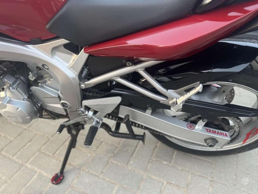 Sarkans Yamaha FZ 6S 2004 Kretinga, ar dzinēja tilpumu 0.60 L un nobraukumu 15 tūkst. km par 2800 €, foto 7 vietnē AUTOMOTO.COM.LV