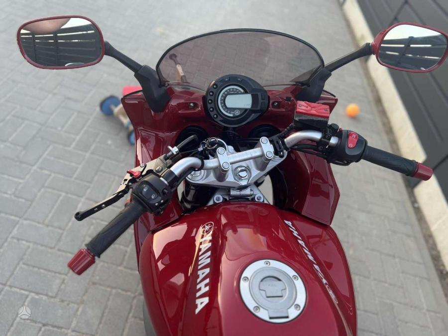 Sarkans Yamaha FZ 6S 2004 Kretinga, ar dzinēja tilpumu 0.60 L un nobraukumu 15 tūkst. km par 2800 €, foto 9 vietnē AUTOMOTO.COM.LV