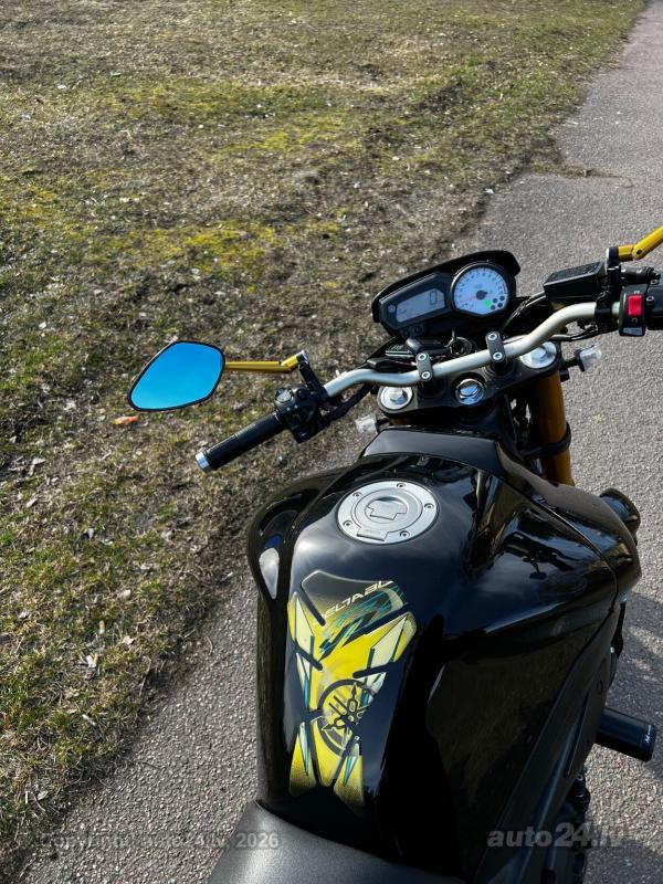 Yamaha FZ 8 2013 Tallina vietnē Melns Yamaha FZ 8 2013 Tallina, ar dzinēja tilpumu 0.78 L un nobraukumu 20 tūkst. km par 5999 €, foto 8 vietnē AUTOMOTO.COM.LV