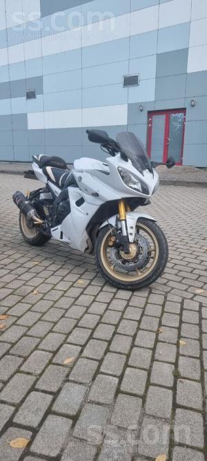 Ямаха FZ 8 2010 в Добеле, объемом двигателя 0.80 л и пробегом 0 тыс. км за 4400 €, фото 4 на AUTOMOTO.COM.LV