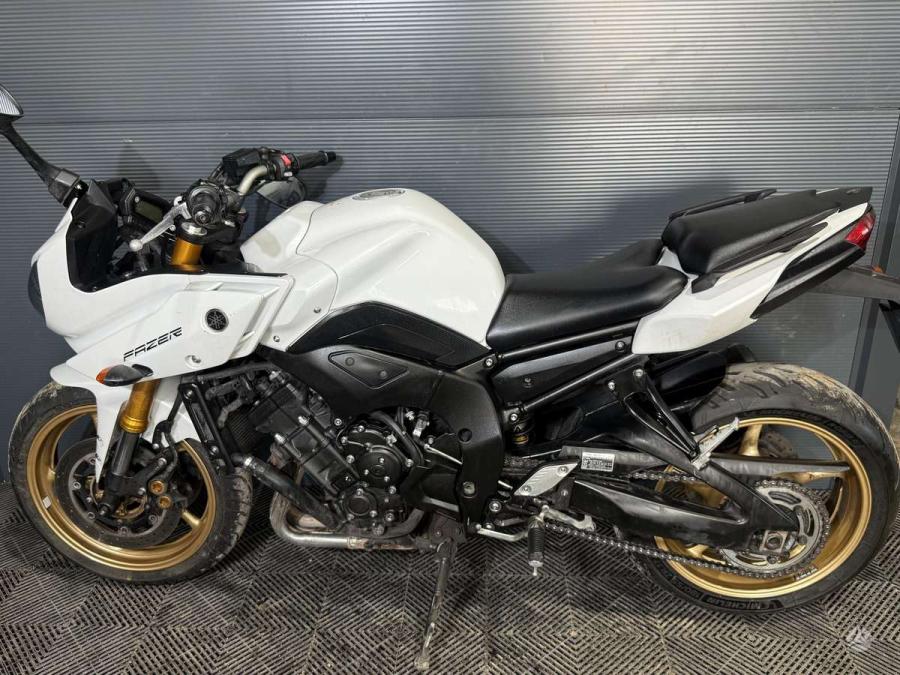 Yamaha FZ 8 2011 in Taurage, with an engine capacity of 0.80 L and mileage of 30 thousand km for 1950 €, photo 1 on AUTOMOTO.COM.LV