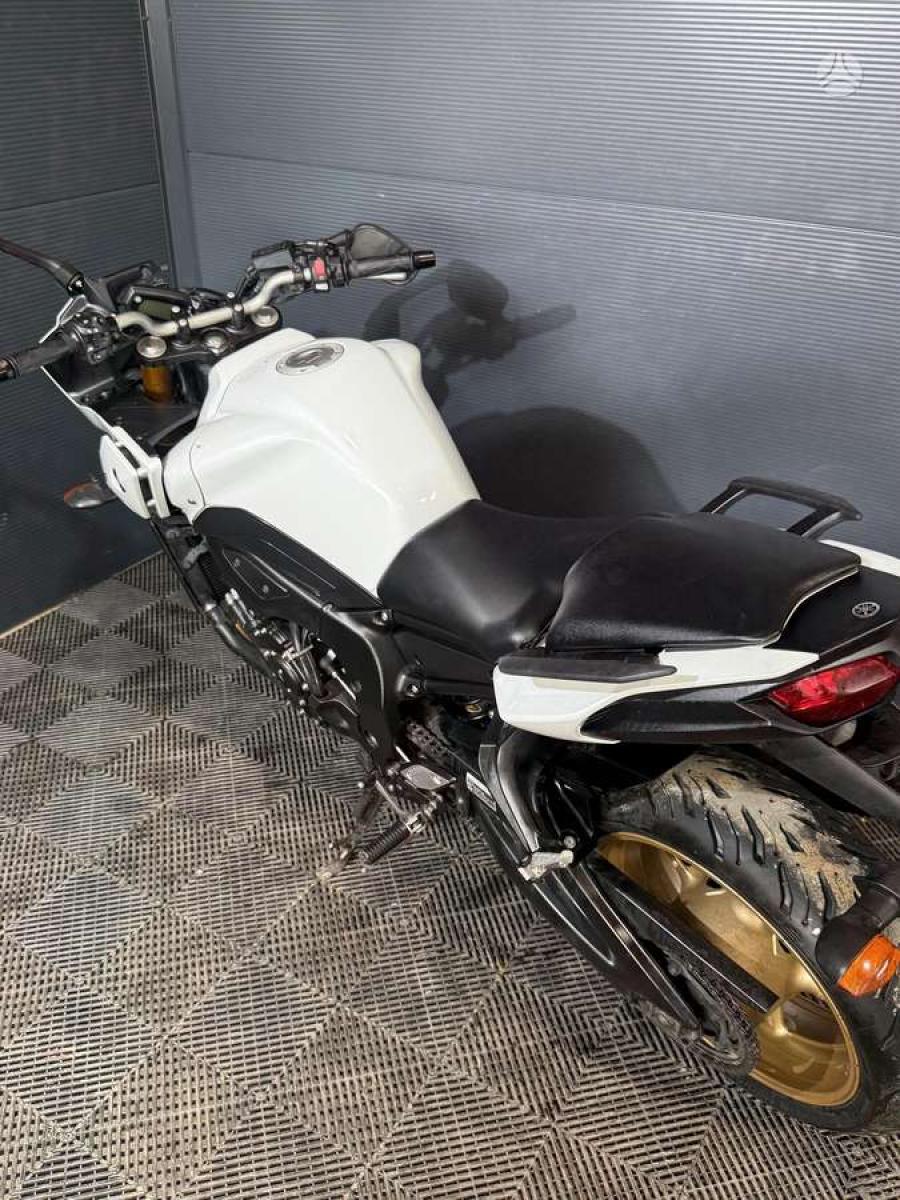 Yamaha FZ 8 2011 in Taurage, with an engine capacity of 0.80 L and mileage of 30 thousand km for 1950 €, photo 3 on AUTOMOTO.COM.LV