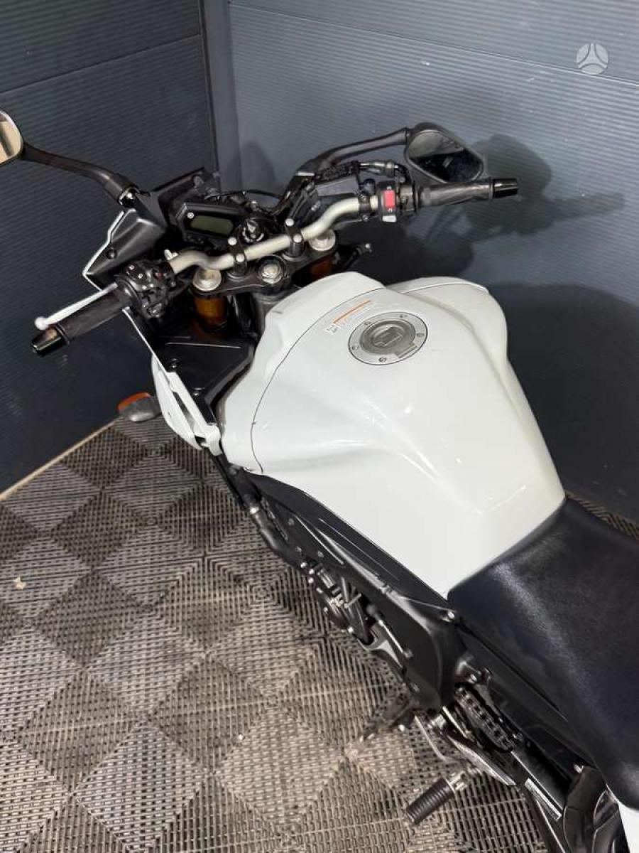 Yamaha FZ 8 2011 in Taurage, with an engine capacity of 0.80 L and mileage of 30 thousand km for 1950 €, photo 4 on AUTOMOTO.COM.LV