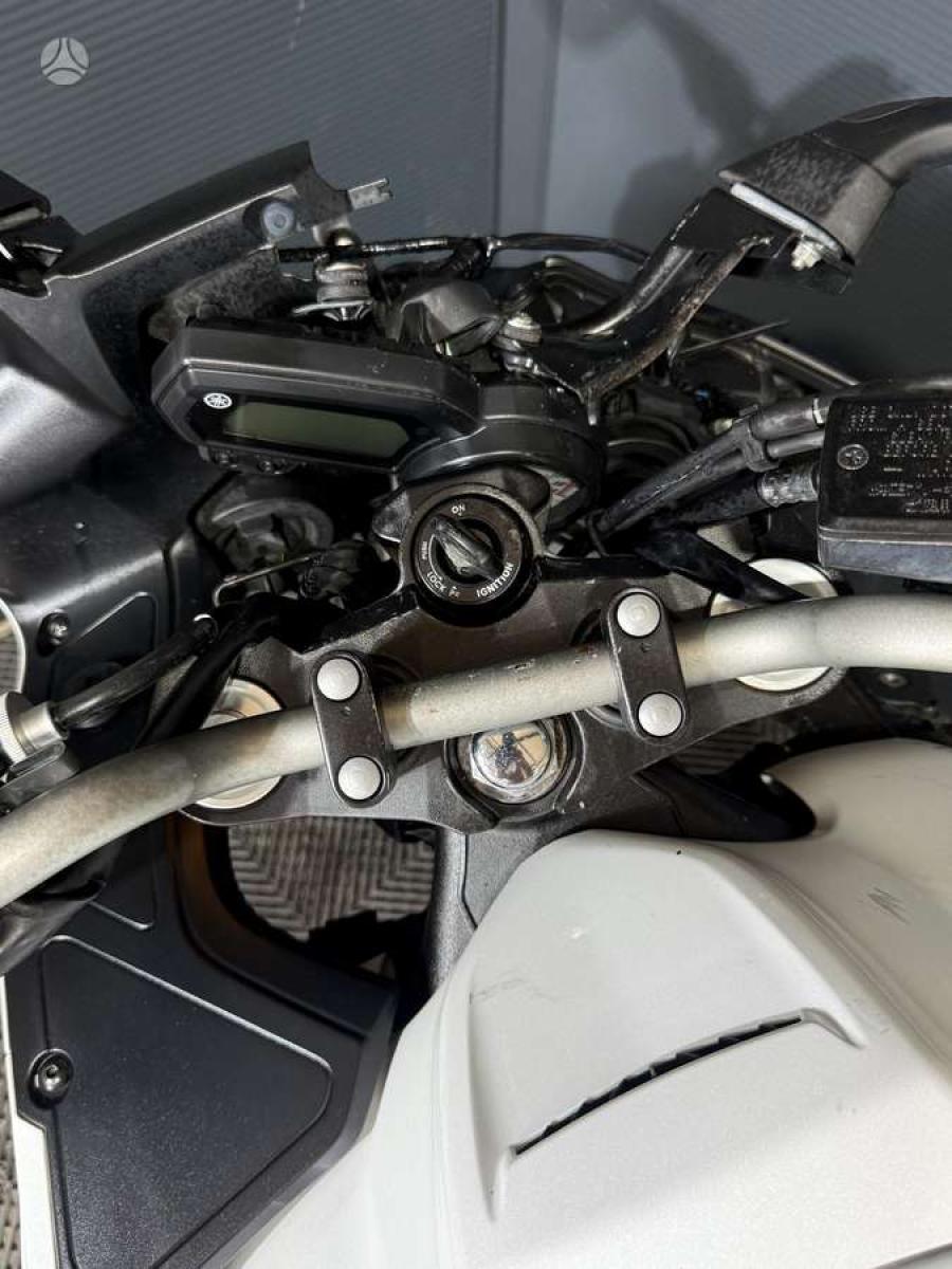 Yamaha FZ 8 2011 in Taurage, with an engine capacity of 0.80 L and mileage of 30 thousand km for 1950 €, photo 5 on AUTOMOTO.COM.LV