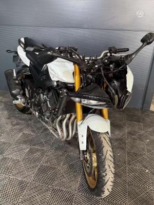 Yamaha FZ 8 2011 in Taurage, with an engine capacity of 0.80 L and mileage of 30 thousand km for 1950 €, photo 7 on AUTOMOTO.COM.LV